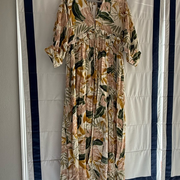 Aakaa | Dresses | Aakaa Leaf Patterned Maxi Dress In Green And Pink ...